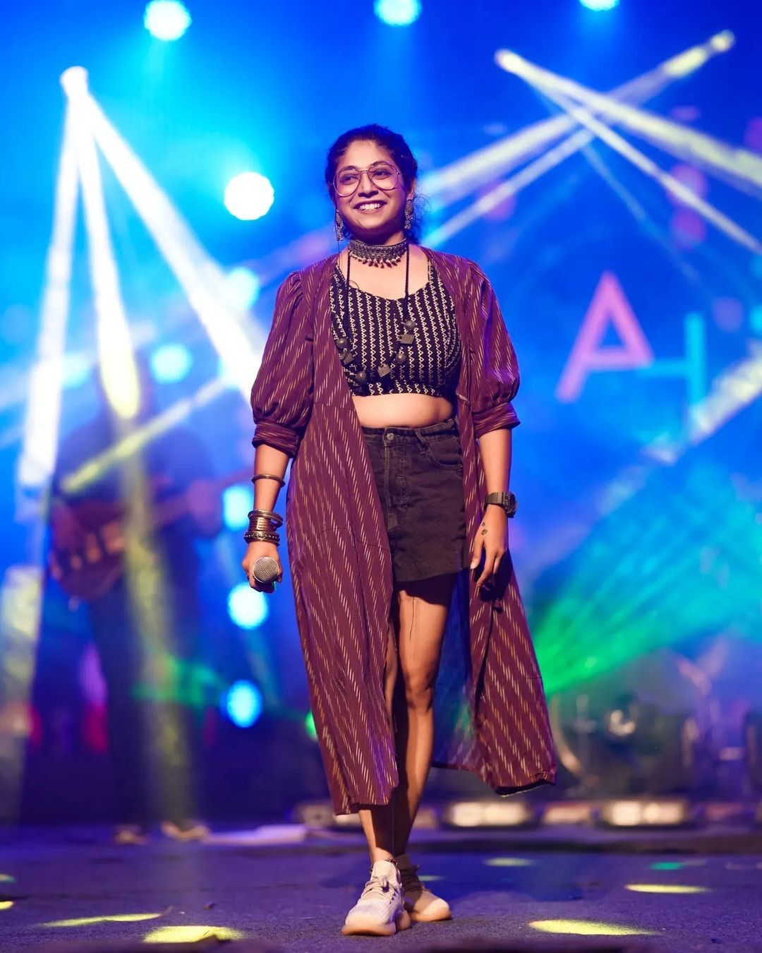 Singer Abhaya Hiranmayi's Glamorous Entry in DC School Of Architeture ...