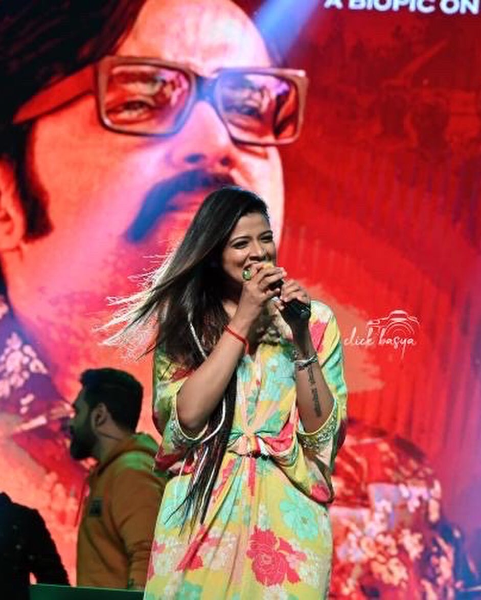 Singer Amrutha Suresh's Gorgeous Entry in Vijayanand movie Audio Launch ...