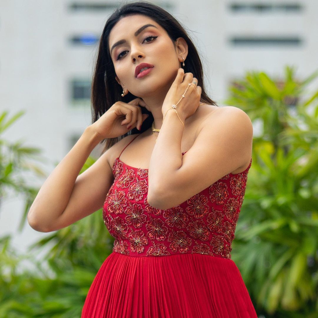 South Actress Mahima Nambiar's Tamil Film Naadu Will Release Soon ...