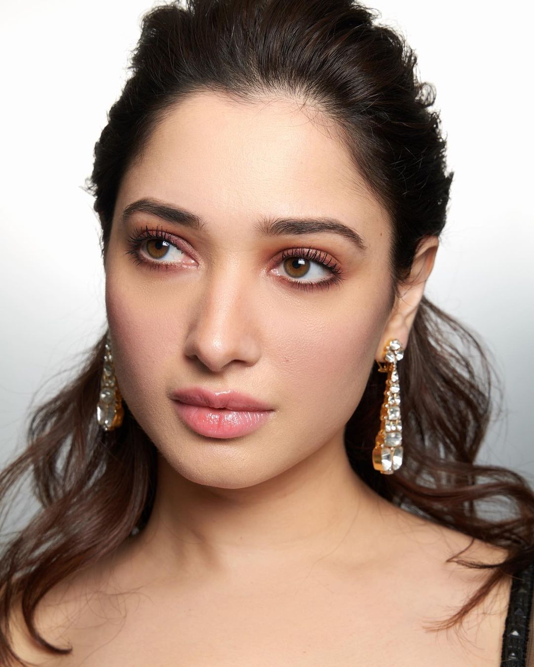 Tamannaah Bhatia Photos: ब्लैक आउटफिट में हुस्न की मलिका लगीं तमन्ना ...