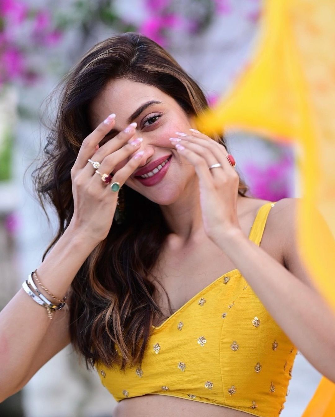 नुसरत जहां की ये तस्वीरें देख आप भी कहेंगे- 'उफ्फ् क्या अदा है?', TMC ...