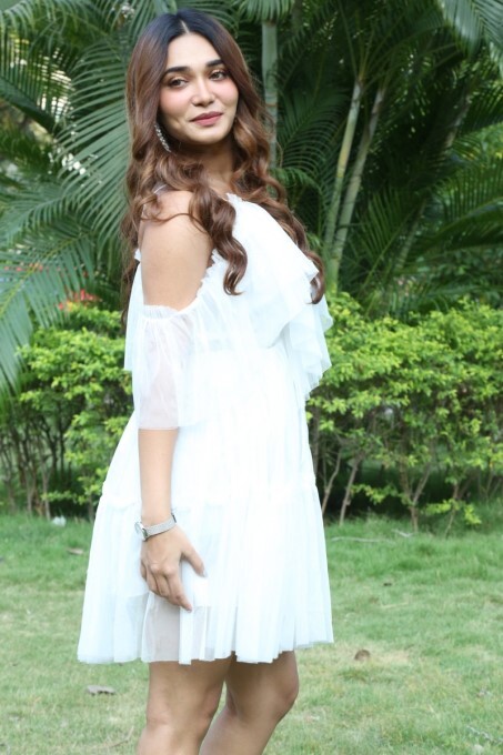 Tollywood Actress Jenifer Emmanuel Looks Stunning In This White Outfit ...