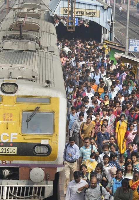 ದೇಶದಲ್ಲಿ 4,189 ಕಿ.ಮೀ ಕ್ರಮಿಸುವ ಅತಿ ಉದ್ದದ ರೈಲು ಇದು | Vivek Express Indias longest train to operate ...