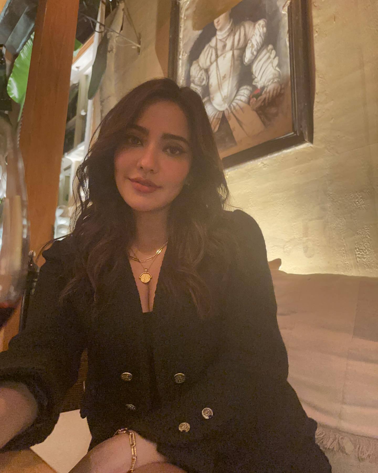 কালো পোশাকে নেহার মিষ্টি হাসিতে মজেছেন নেট নাগরিক, দেখুন ছবি | Latest ...