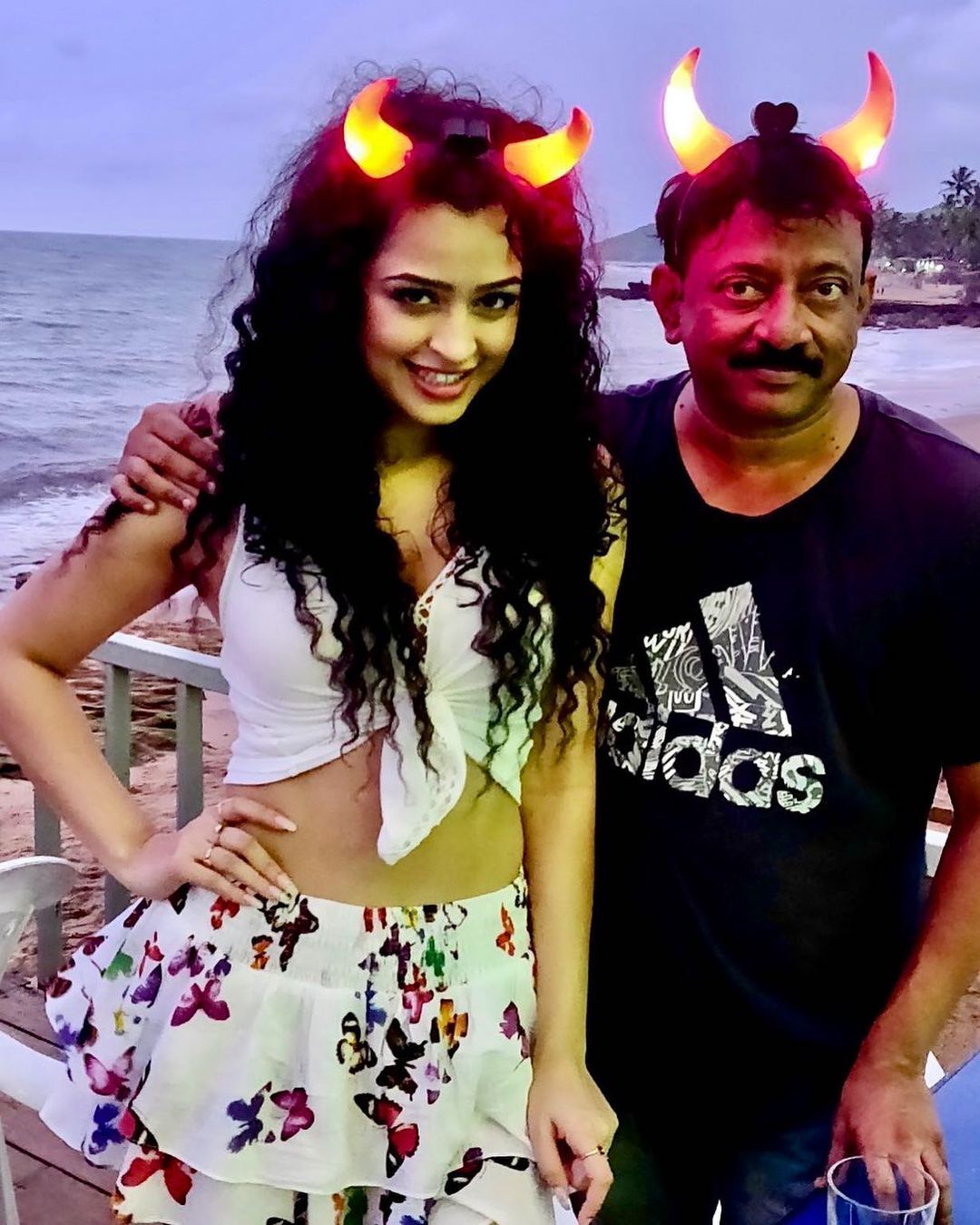 ఆర్జీవీకి కొమ్ములొచ్చాయ్.. అంతా 'మా ఇష్టం' అంటూ హాట్ హాట్ ఫోజులతో ...