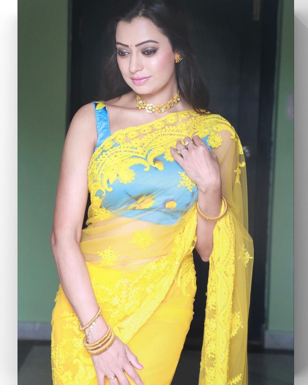 వయ్యారాలతో హీటెక్కిస్తున్న సౌమ్య రావు.. అందంతోనే చిత్తుచేస్తున్న ...