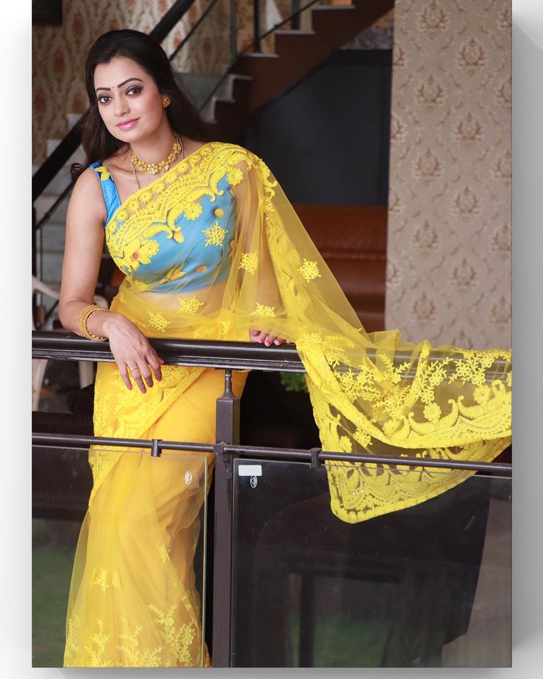 వయ్యారాలతో హీటెక్కిస్తున్న సౌమ్య రావు.. అందంతోనే చిత్తుచేస్తున్న ...