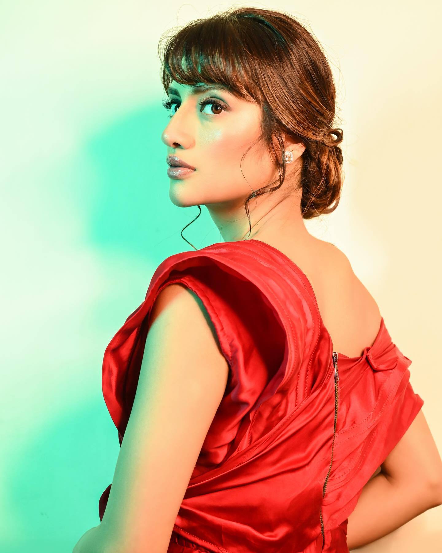 জিম লুকে কফি হাতে সোশ্যাল মিডিয়ায় ছবি পোস্ট টলি সুন্দরী নুসরতের | Tollywood actress Nussrat ...