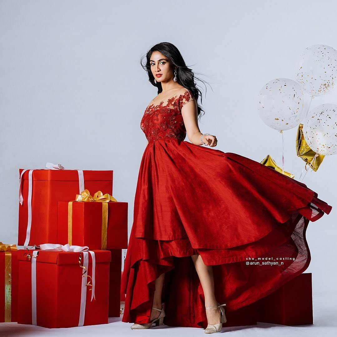Actress Deepti Sati New Stunning Makeover As Santa Girl Is Trending On ...