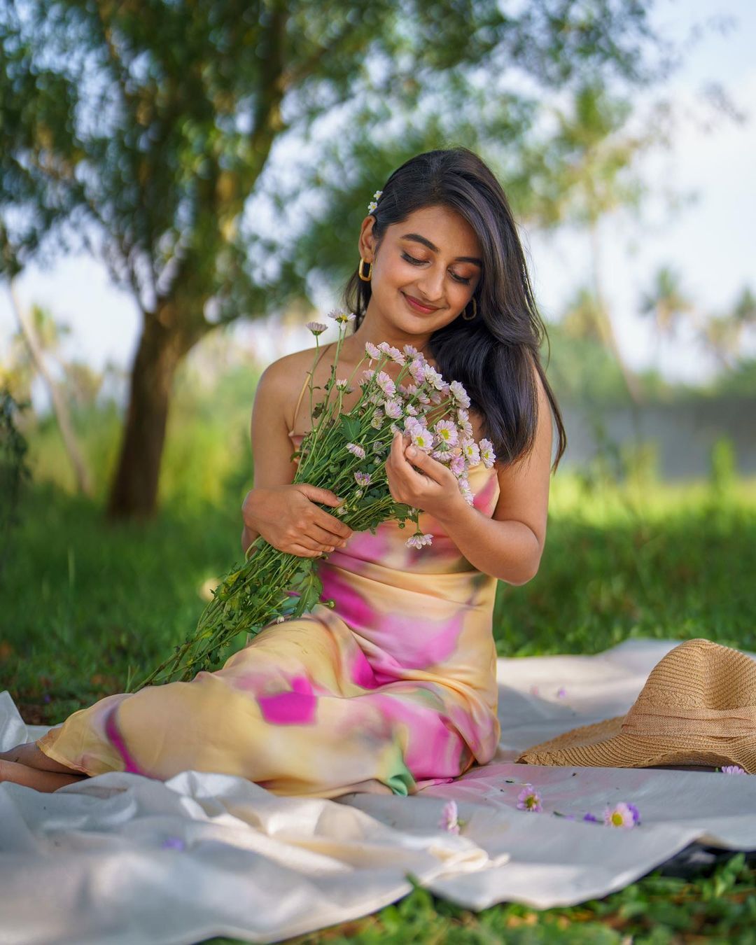 Actress Esther Anil New Stunning And Gorgeous Look In Gown Trending On ...