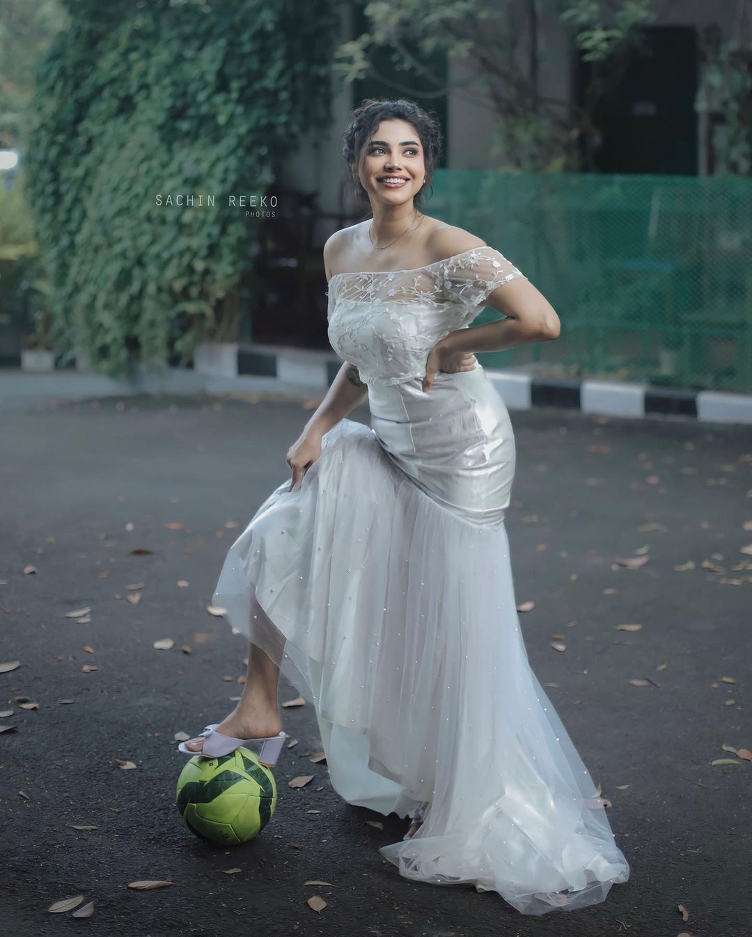 Actress-Model Ameya Mathew's Latest Photoshoot Goes Viral in Social ...