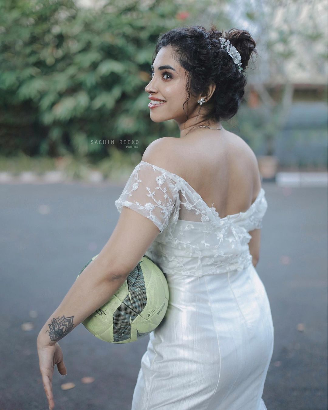 Actress-Model Ameya Mathew's Latest Photoshoot Goes Viral in Social ...
