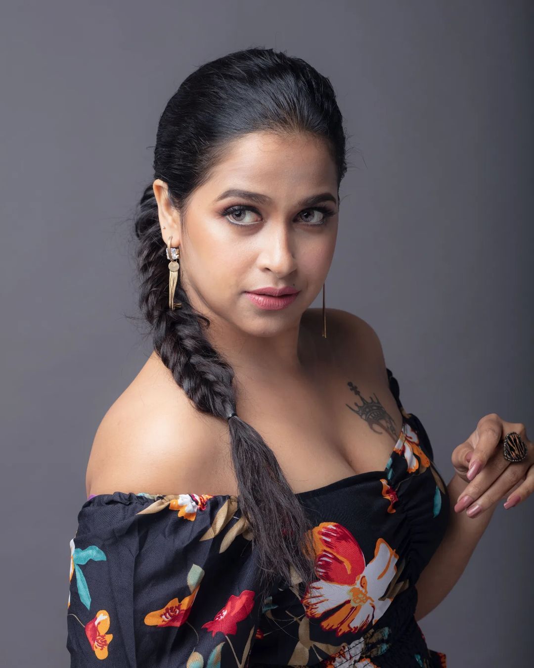 Actress-Model Sadhika Venugopal's Stunning Photoshoot Goes Viral on Social Media | Sadhika ...