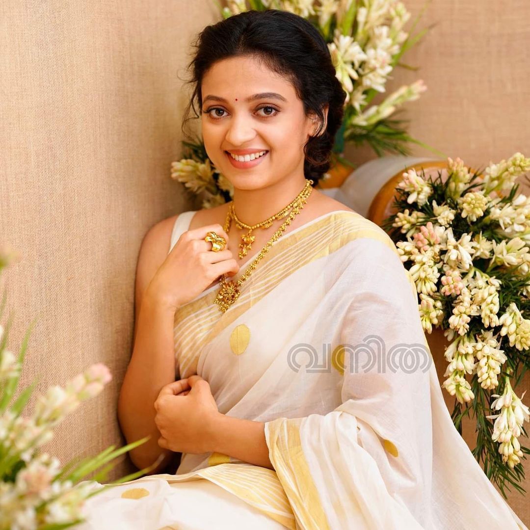 Actress Neeta Pillai's Latest Makeover in Her Sister Wedding Event ...