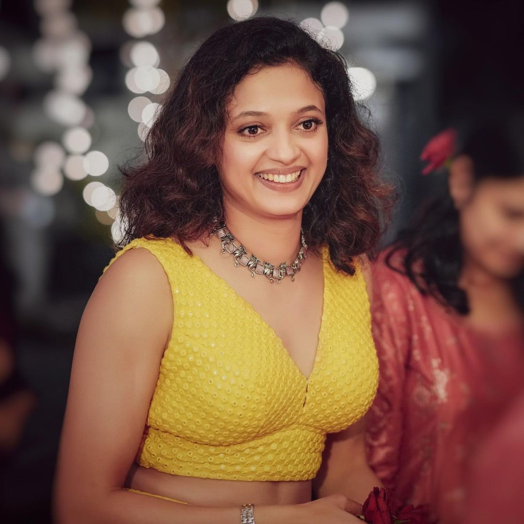 Actress Neeta Pillai's Latest Makeover in Her Sister Wedding Event ...