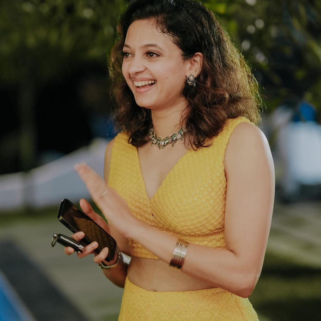 Actress Neeta Pillai's Latest Makeover in Her Sister Wedding Event ...