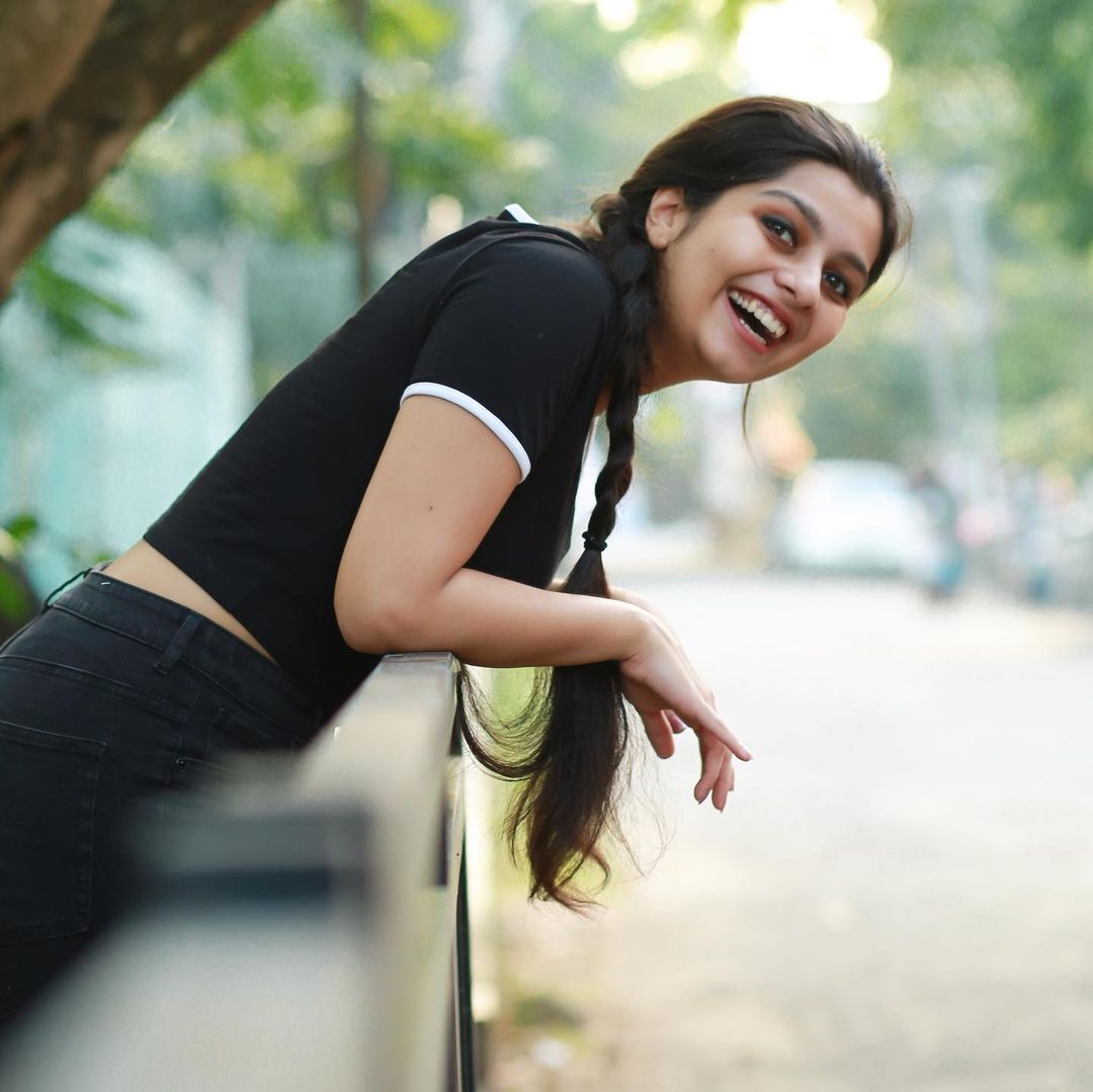 Actress Niranjana Anoop's Makever in Black Outfit Made Wow Among Fans ...