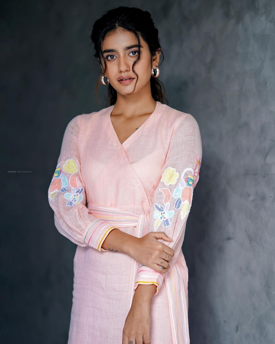 Actress Priya Prakash Varrier New Cute And Simple Looks Is Trending On ...