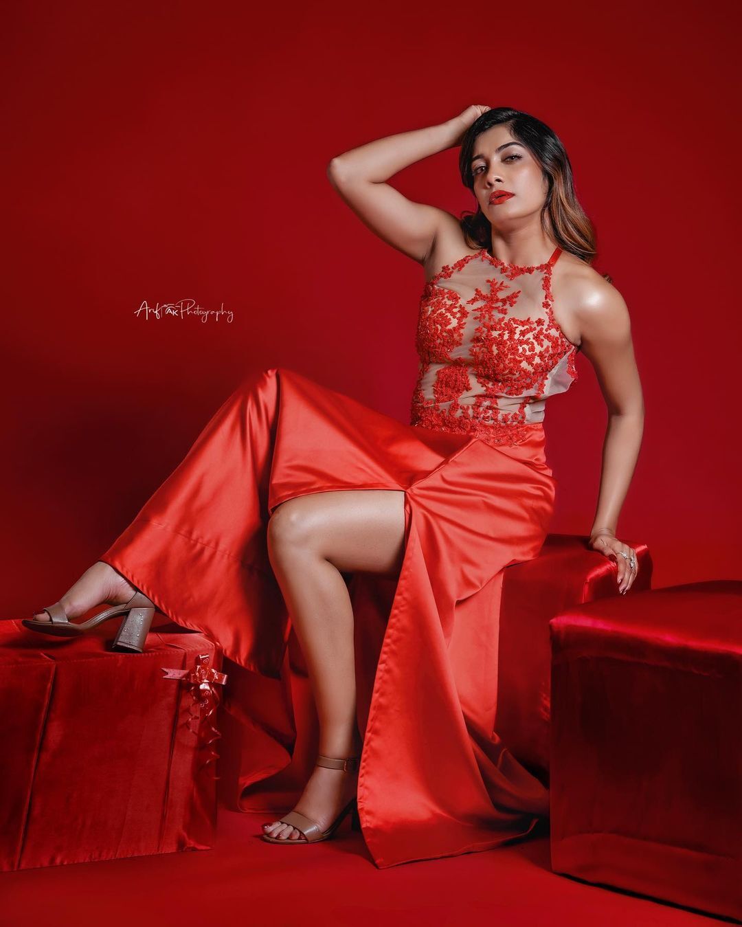 Bigg Boss Malayalam Winner Dilsha Prasannan New Christmas Special Photoshoot Goes Trending On ...
