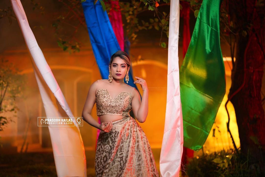 Bigg Bss Malayalam Fame Dilsha Prasanann's Stunning Photoshoot Stills Goes Vial on Social Media ...