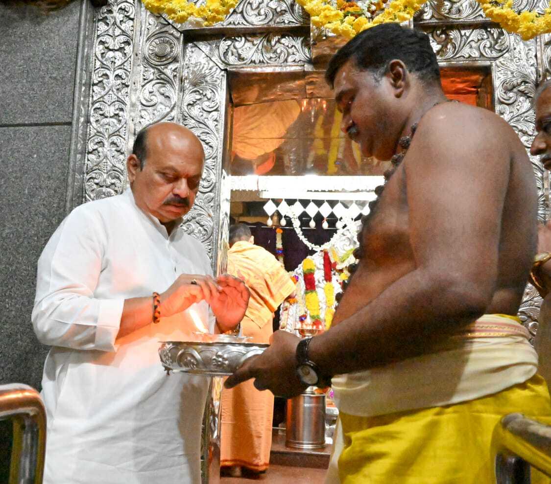 ಸವದತ್ತಿ ಯಲ್ಲಮ್ಮ ದೇವಿಗೆ ನಮಿಸಿದ ಸಿಎಂ ಬಸವರಾಜ ಬೊಮ್ಮಾಯಿ | CM Basavaraj Bommai Visits Savadatti ...