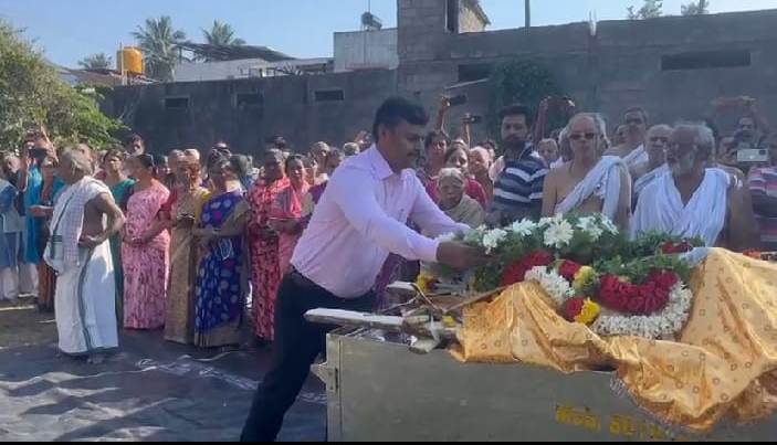 ಪೊಲೀಸ್ ಗೌರವದೊಂದಿಗೆ ಗಾಯಕ ಹೆಚ್ಆರ್ ಕೇಶವಮೂರ್ತಿ ಅಂತ್ಯಕ್ರಿಯೆ | Gamaka Singer ...