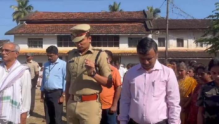 ಪೊಲೀಸ್ ಗೌರವದೊಂದಿಗೆ ಗಾಯಕ ಹೆಚ್ಆರ್ ಕೇಶವಮೂರ್ತಿ ಅಂತ್ಯಕ್ರಿಯೆ | Gamaka Singer ...