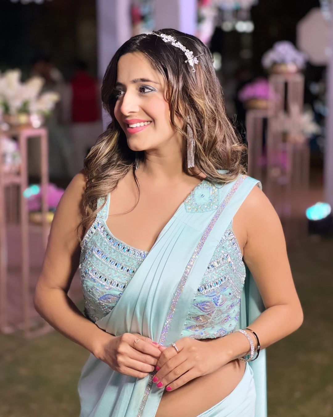 कभी साड़ी तो कभी बिकिनी, डिफरेंट अंदाज में किलर पोज देती नजर आईं Kate ...