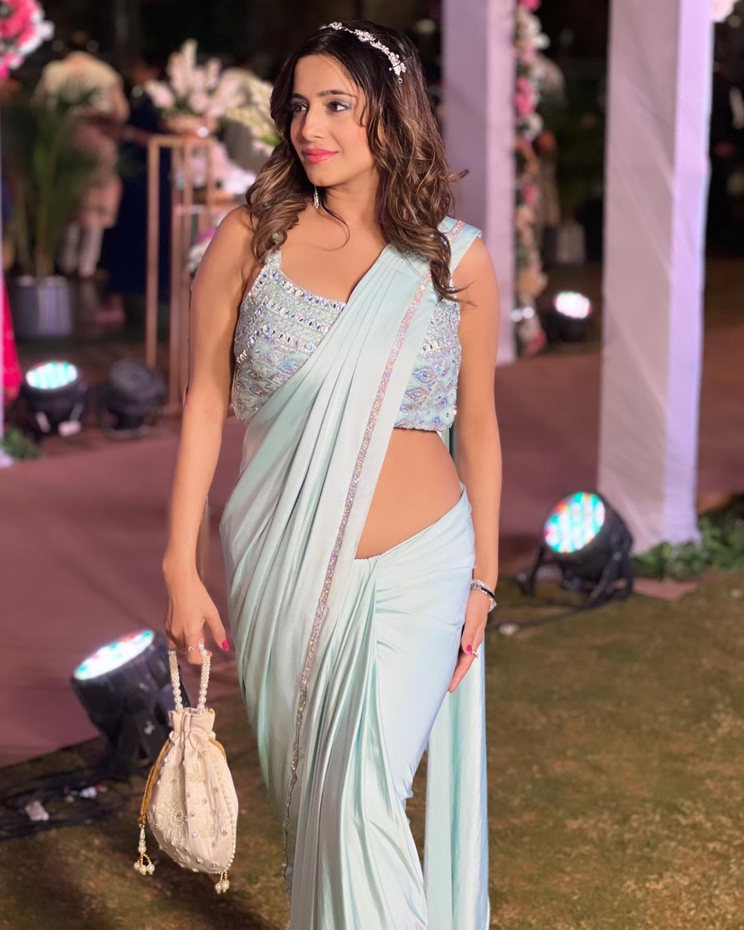 कभी साड़ी तो कभी बिकिनी, डिफरेंट अंदाज में किलर पोज देती नजर आईं Kate ...