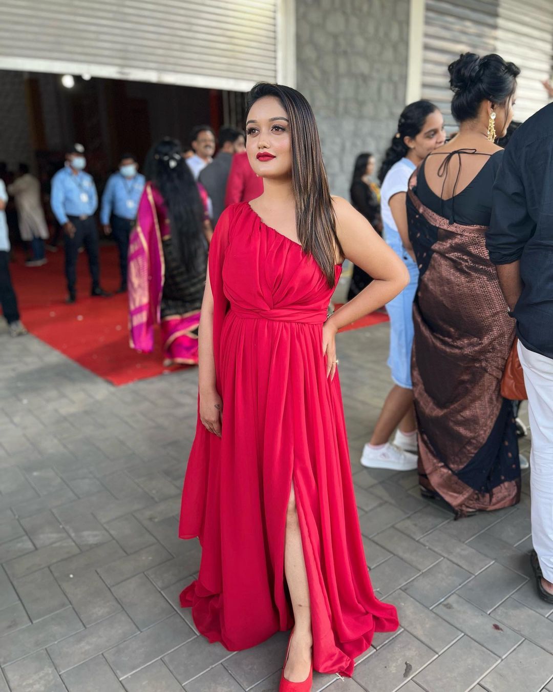 Kudumbavilakku Fame Sreelakshmi Sreekumar's Stylish Makeover In Dhawani ...