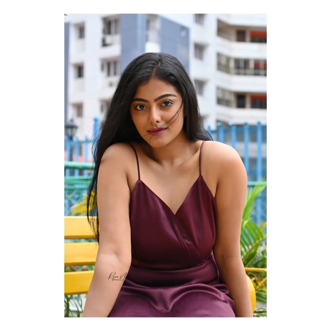 Mollywood Actress Merin Philip's Makeover in Red Outfit Made Wow Among ...