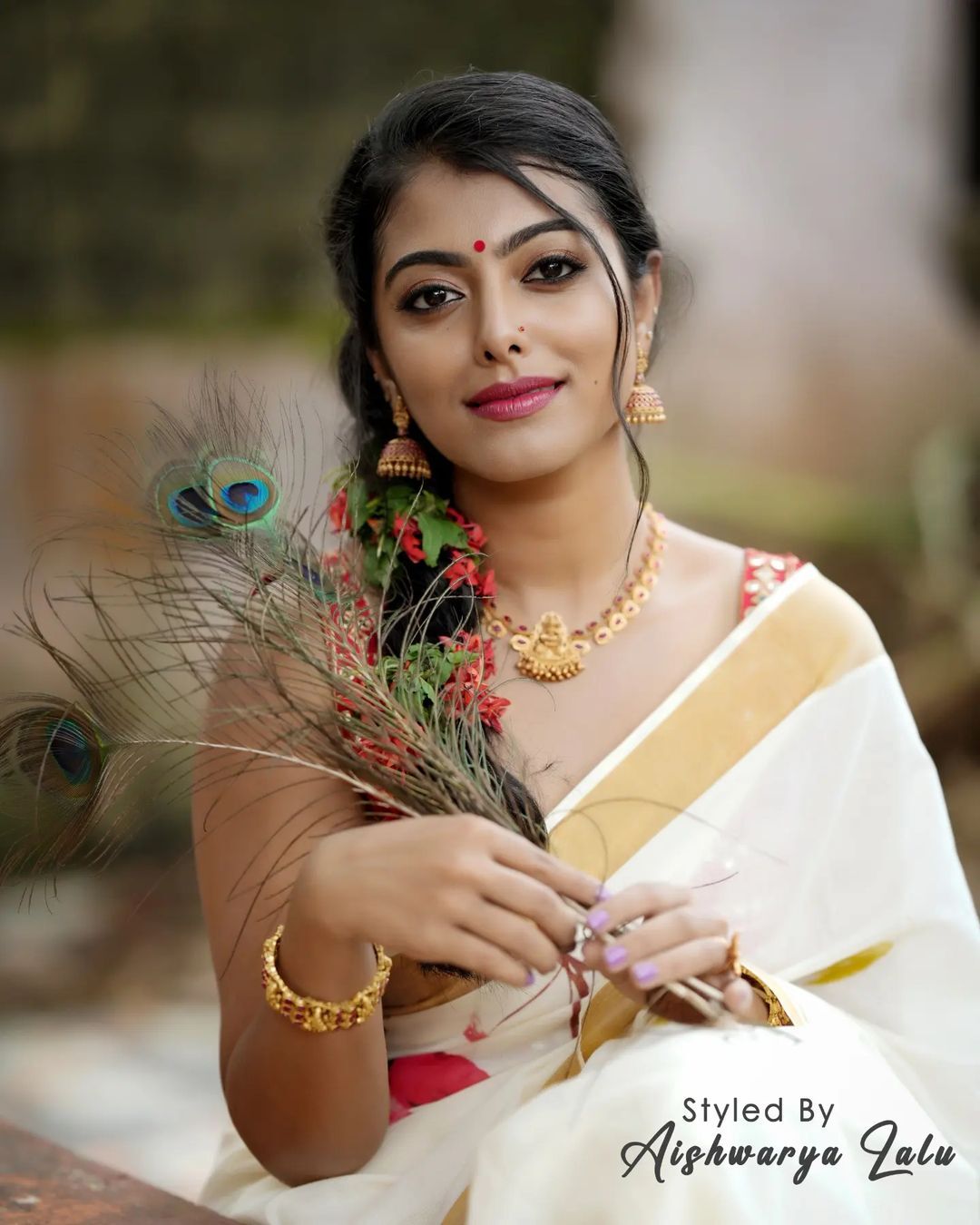 Mollywood Actress Merin Philip's Makeover in Red Outfit Made Wow Among ...