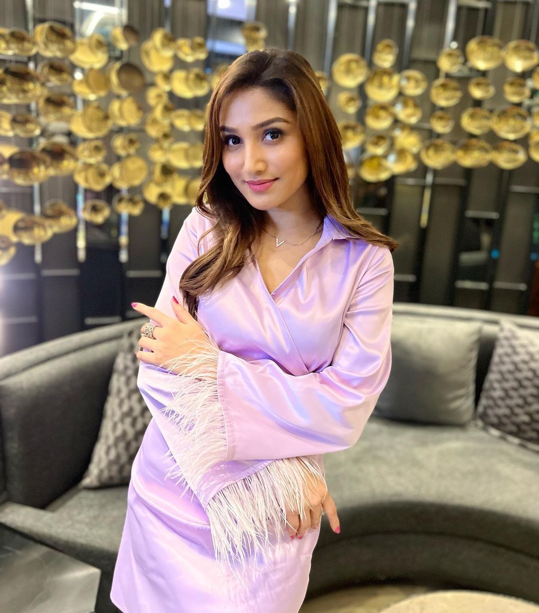 Photos: रेड क्रॉप टॉप में Donal Bisht लगीं बेहद कूल, पार्टी वियर लुक ने ...