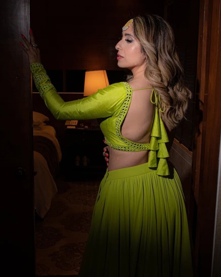 Photos: बोल्ड चोली में नेहा भसीन की हॉट तस्वीरें Viral, फोटोशूट ऐसा ...