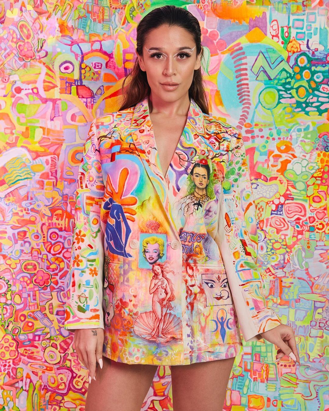 बिना पैंट पहने टाइगर श्रॉफ की बहन कृष्णा ने कराया फोटोशूट, Photos देखकर ...