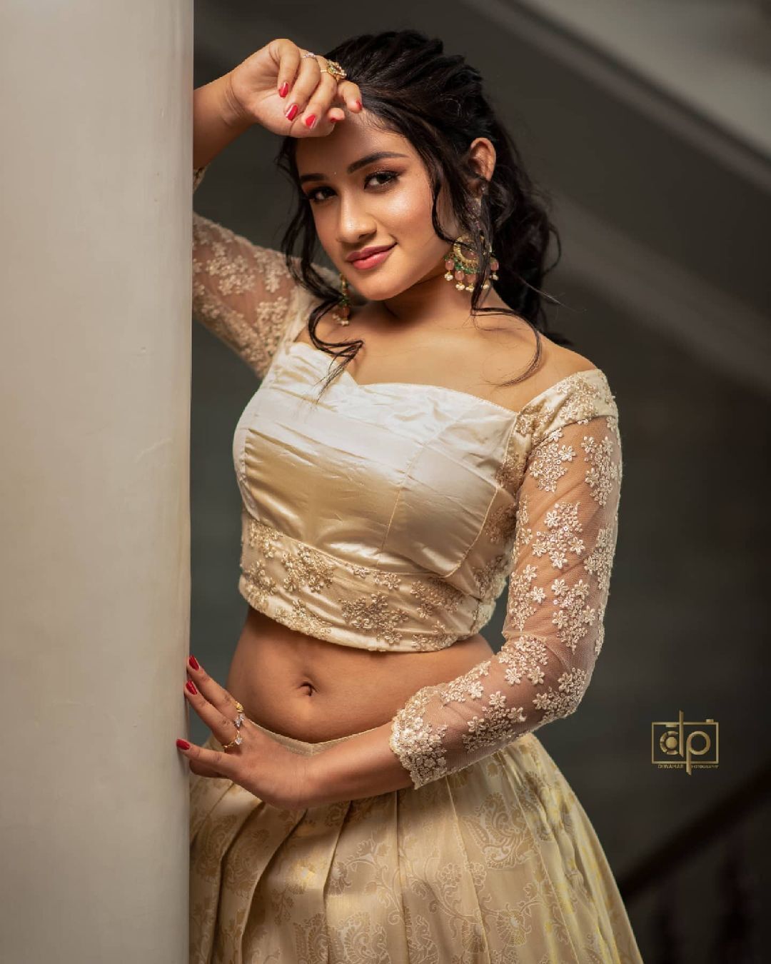 PHOTOS : தேவதையை கண்டேன் காதலில் விழுந்தேன்..! சீரியல் நடிகை ரவீனா ...