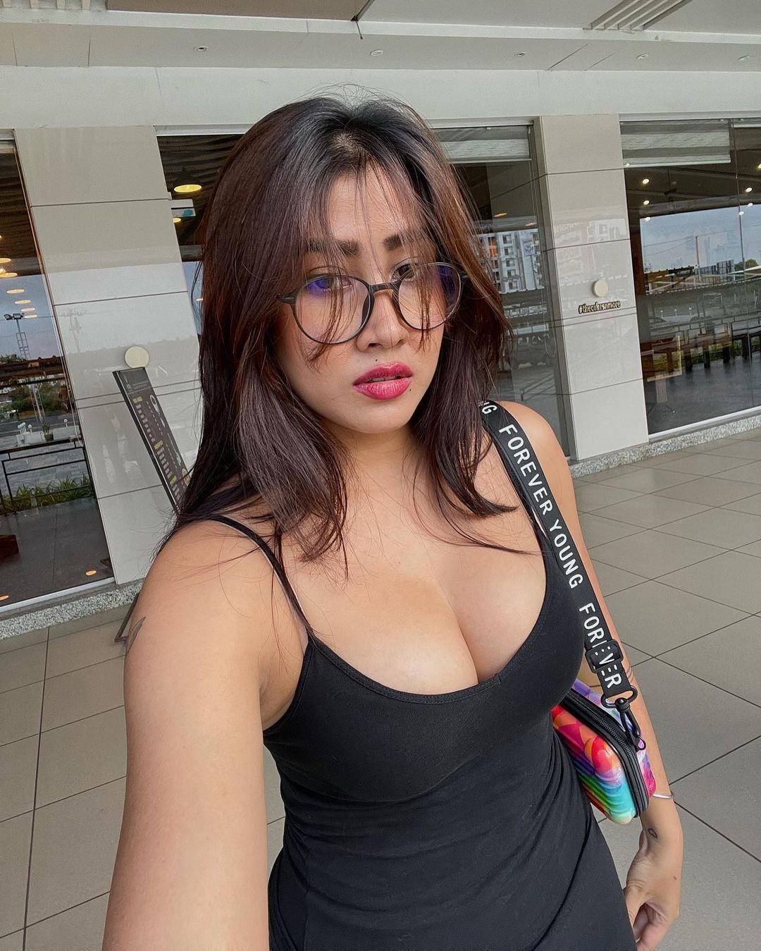 PHOTOS : சைடு போஸில் அப்படியொரு அழகு.. மாடல் சோபியா அன்சாரியின் நச் பிக்ஸ்.. | stunning glamour ...