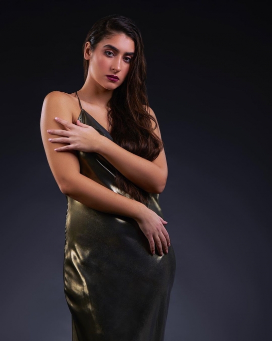 photos : ப்பா.. அப்படியொரு அழகில் சொக்கவைக்கும் ஷனா ஜோரா.. ரசிகர்களை ...