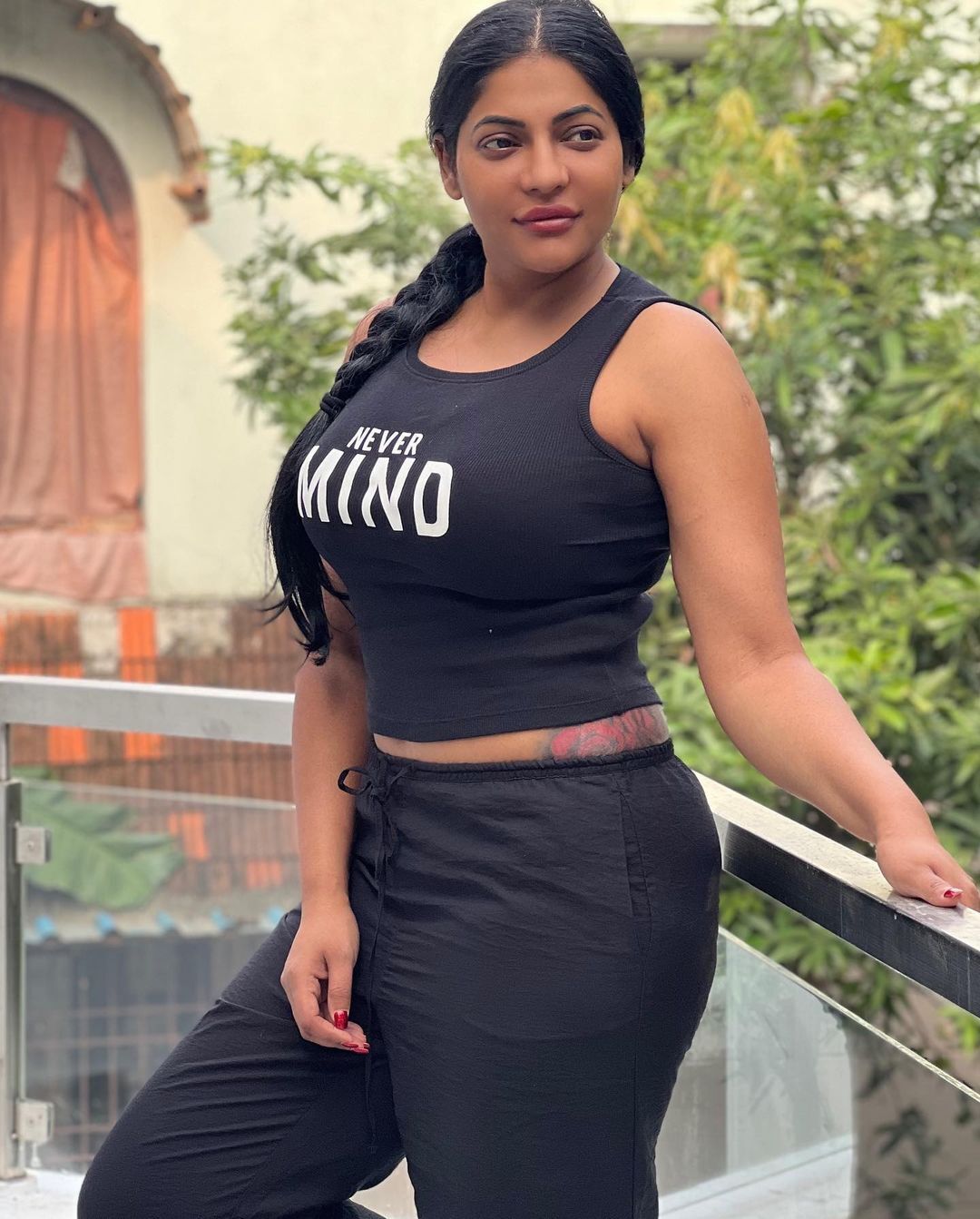 PHOTOS : பிளாக் டாப்பில் ஆளை அசத்தும் அழகு.. பாக்கியலட்சுமி சீரியல் ...