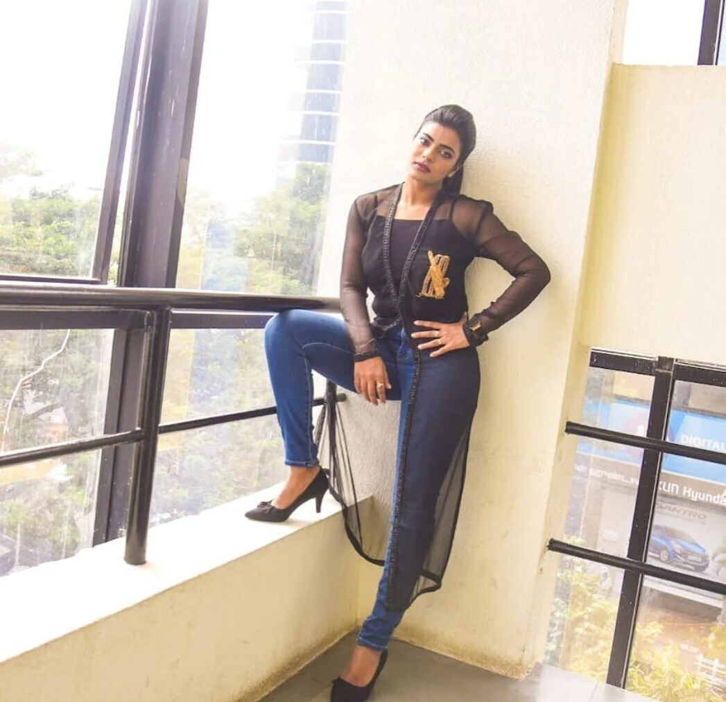 PHOTOS : மஞ்சள் நிற சேலையில் மயக்கும் ஐஸ்வர்யா ராஜேஷ்.. கலக்கல் ...