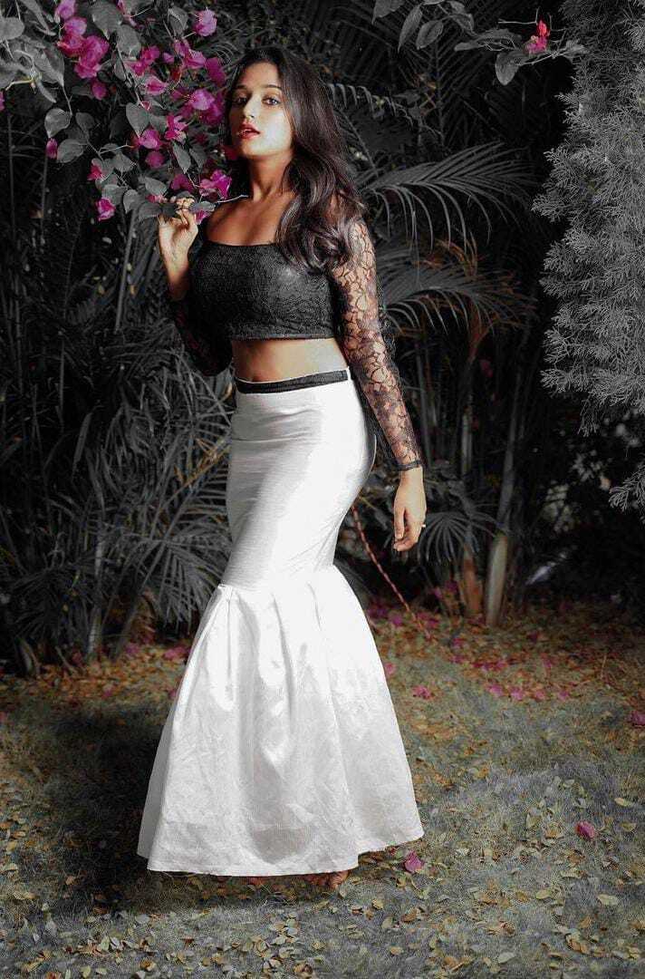 photos : அழகே பொறமைபடும் பேரழகில் ஜான்விகா கலகேரி.. வசீகரிக்கும் நச் ...