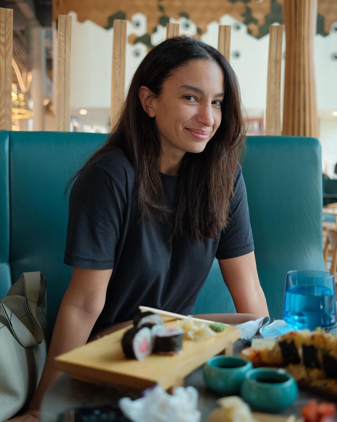 photos : ப்ளு பிகினியில் ரசிகர்களை ஈர்க்கும் எலினா பெர்னாண்டஸ் ...