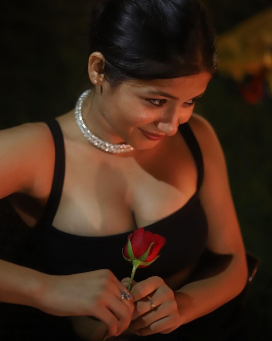 photos : அழகில் ரசிகர்களை கட்டிபோடும் சாக்ஷி ஸ்ரீவாஸ்.. ஏங்கவைக்கைம் நச் ஸ்டில்ஸ் இதோ! | actress ...