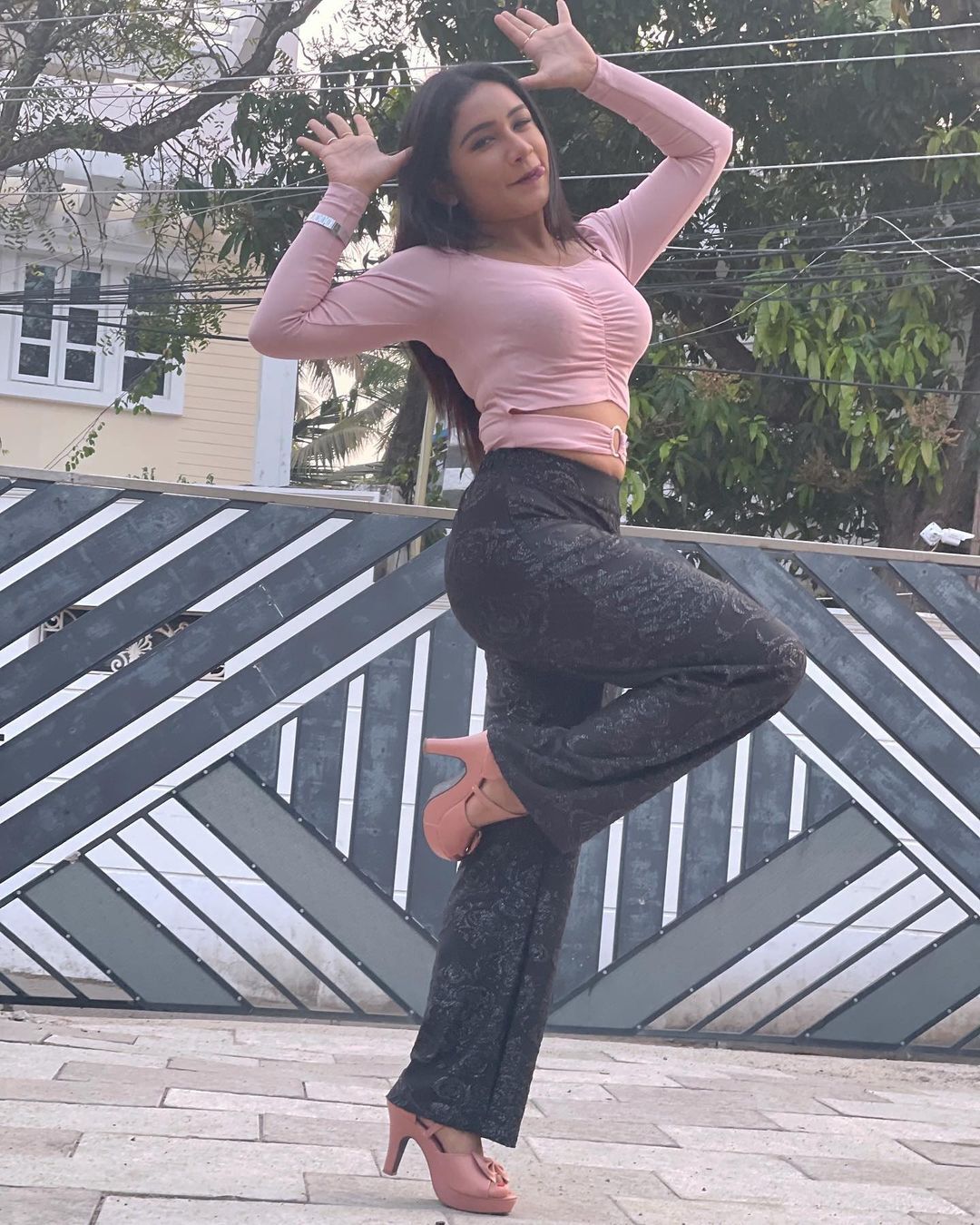 PHOTOS : சீரியல் நடிகை ரவீனா தாஹாவின் கலக்கல் புகைப்படங்கள்..! | serial ...