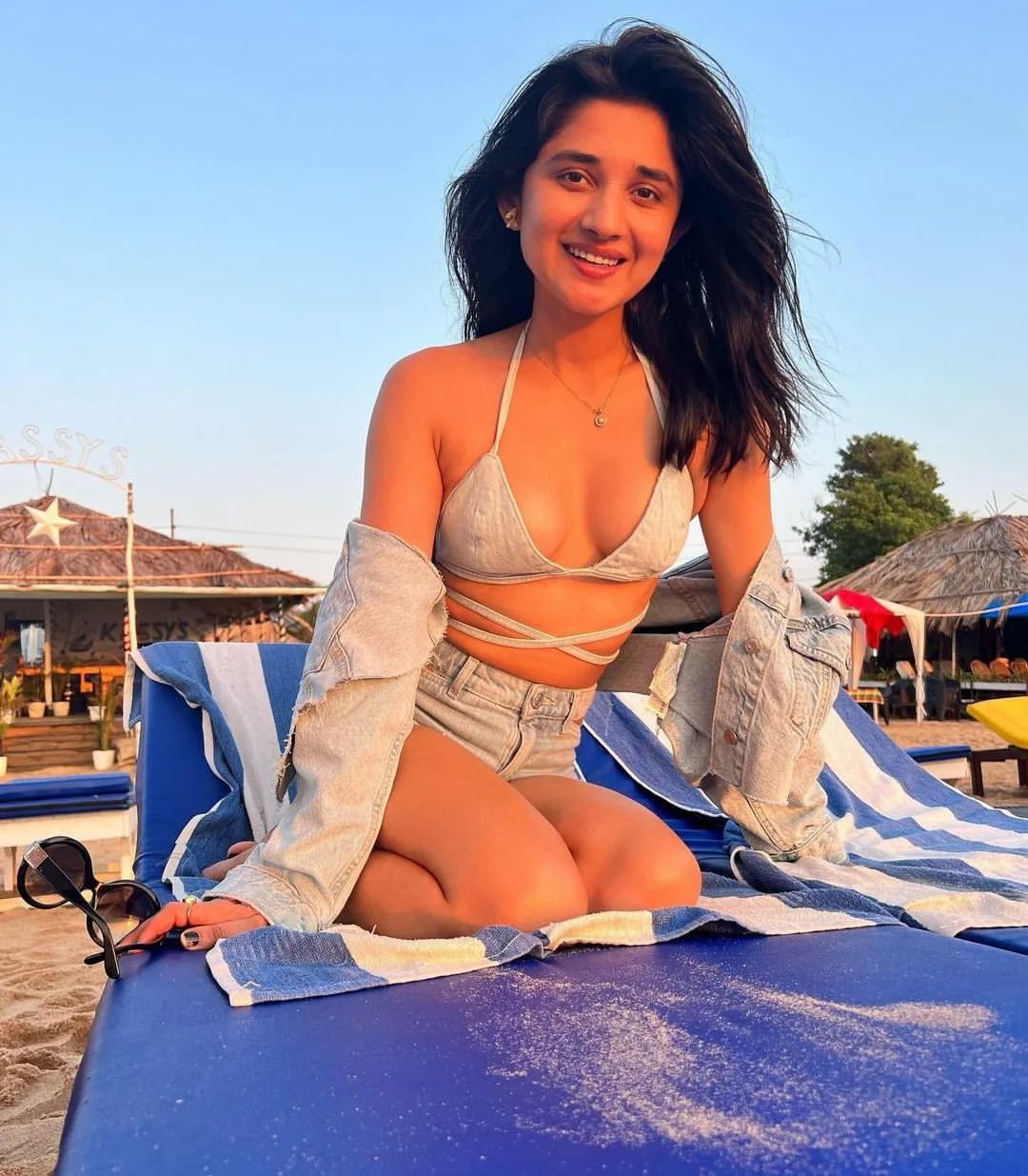 टीवी की 'संस्कारी बहू' कनिका मान के बोल्ड अवतार से बढ़ा इंटरनेट का पारा, Photos हुईं वायरल | tv ...