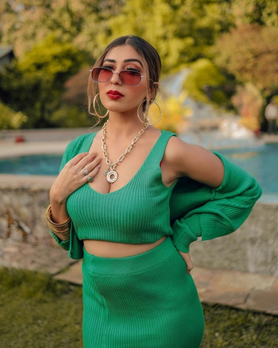 photos : நீச்சல் குளத்தில் மஜா போஸ் கொடுத்த ருமா சர்மா.. வசீகரிக்கும் ...