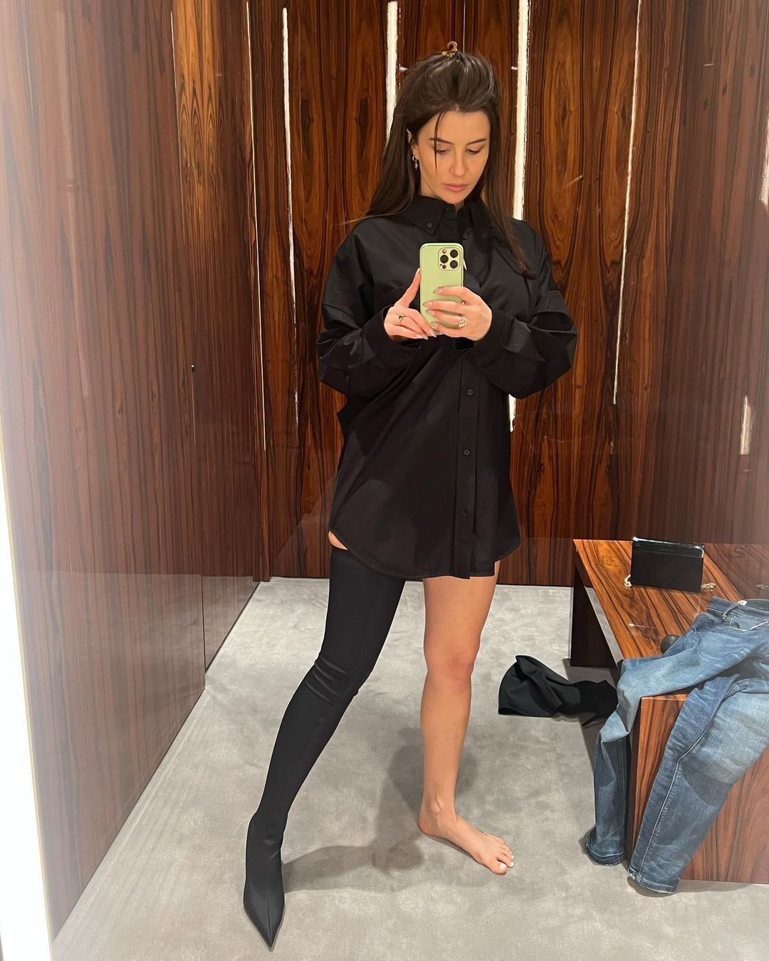 Photos: रेड फ्लोरल आउटफिट में जार्जिया एंड्रियानी ने दिखाया ग्लैमरस ...