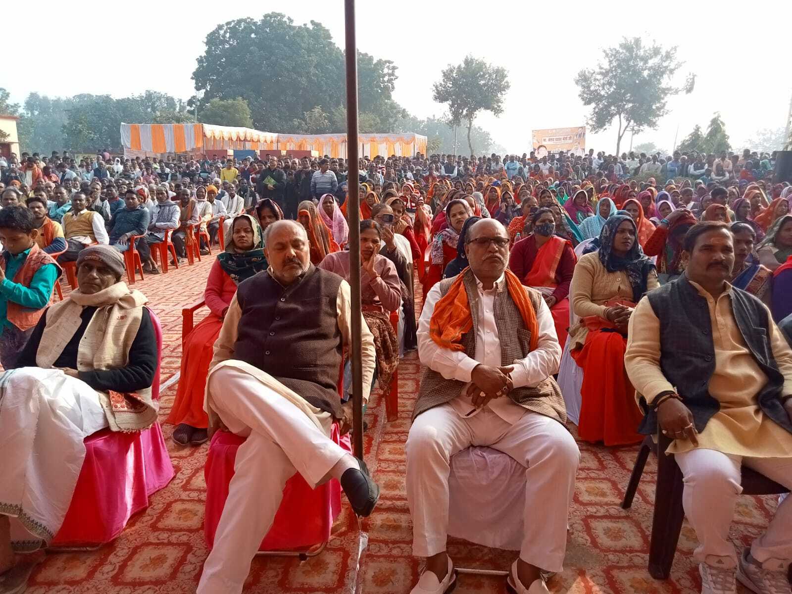 PICS: पीएम के संसदीय क्षेत्र में जन चौपाल में भावुक दिखे डिप्टी सीएम ...