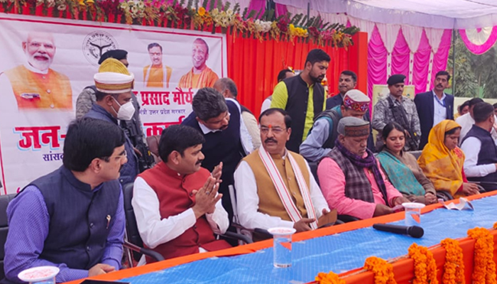 PICS: पीएम के संसदीय क्षेत्र में जन चौपाल में भावुक दिखे डिप्टी सीएम ...