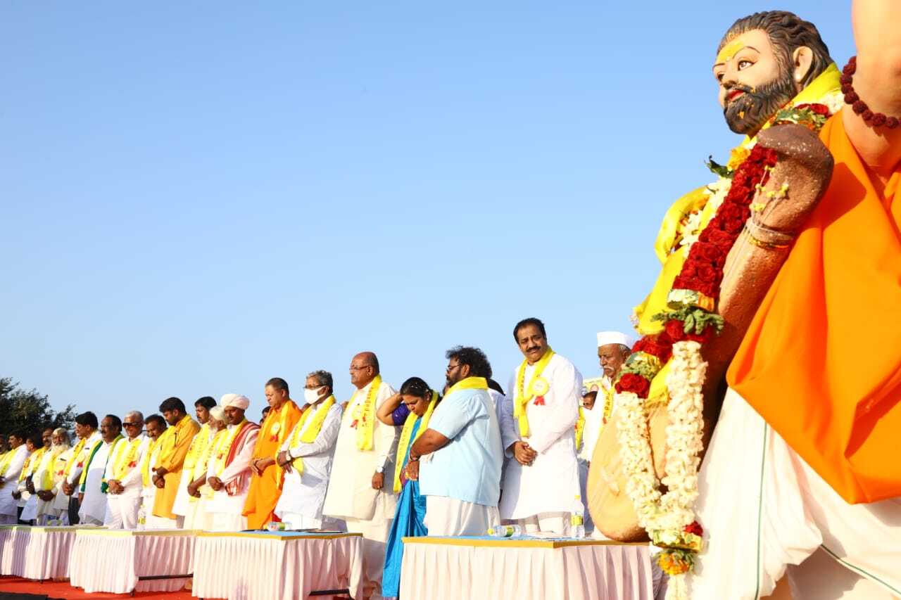 ಕುಂದಗೋಳ ವಿಧಾನಸಭೆ ಕ್ಷೇತ್ರದ ಸಂಶಿ ಗ್ರಾಮದಲ್ಲಿ ಕನಕ ಜಯಂತಿ ಉದ್ಘಾಟಿಸಿದ ...